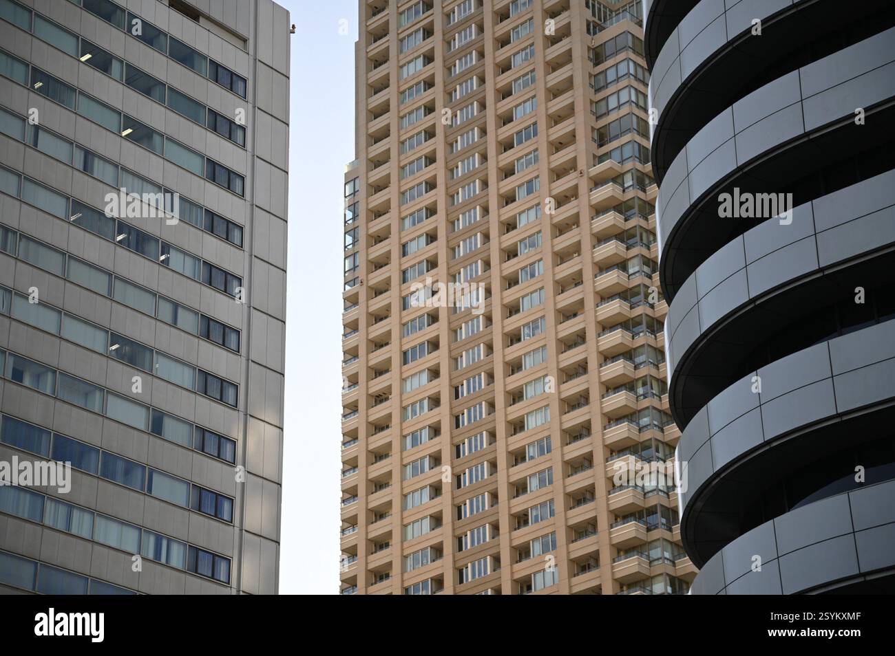 Landscape with scenic view of a modern steel and glass skyscraper ...