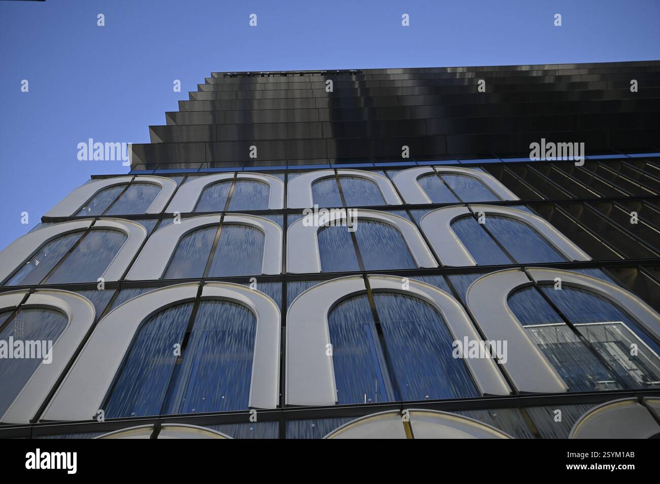 Landscape with scenic view of a modern steel and glass skyscraper ...