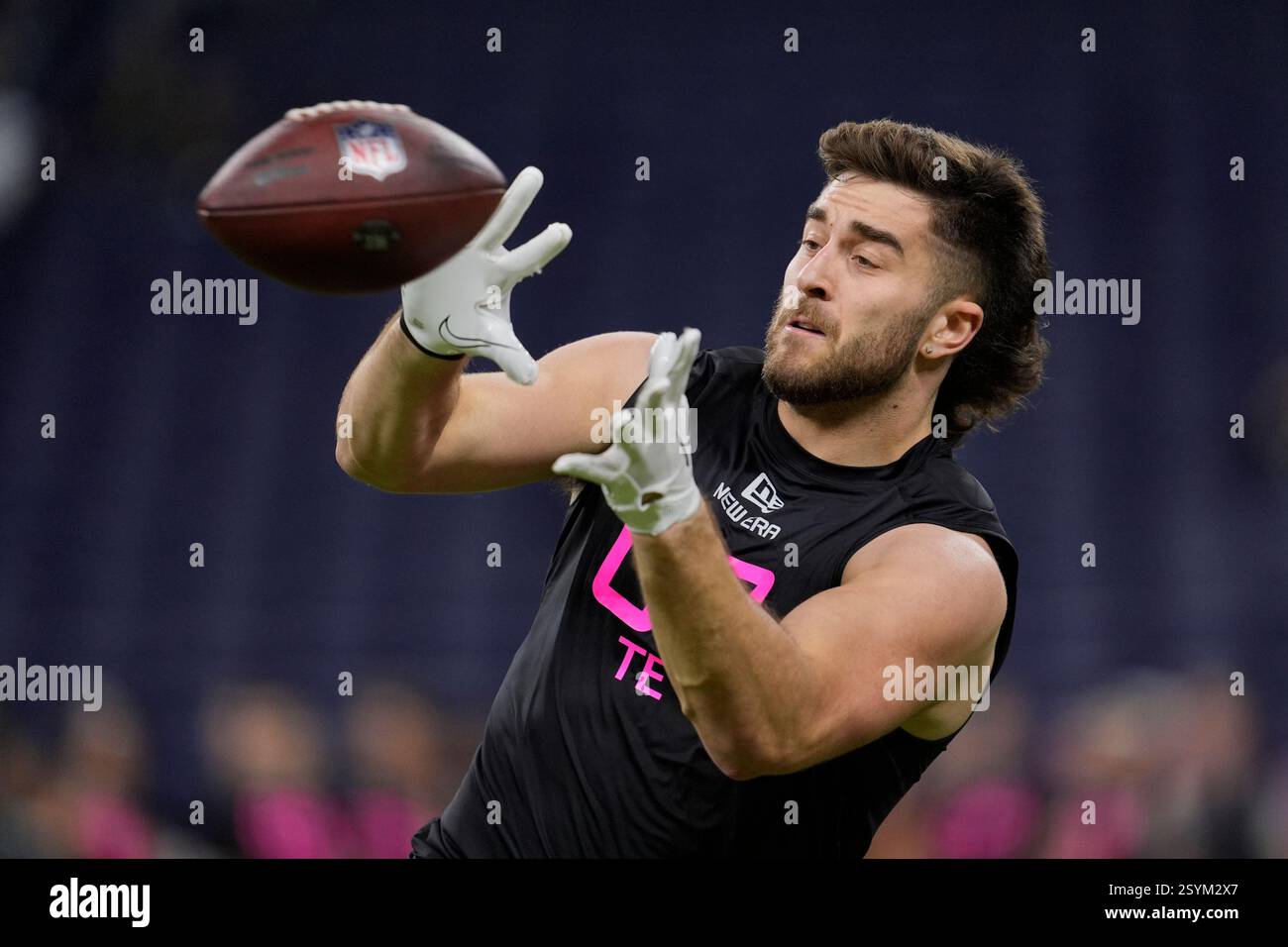 Pittsburgh tight end Gavin Bartholomew runs a drill at the NFL football ...