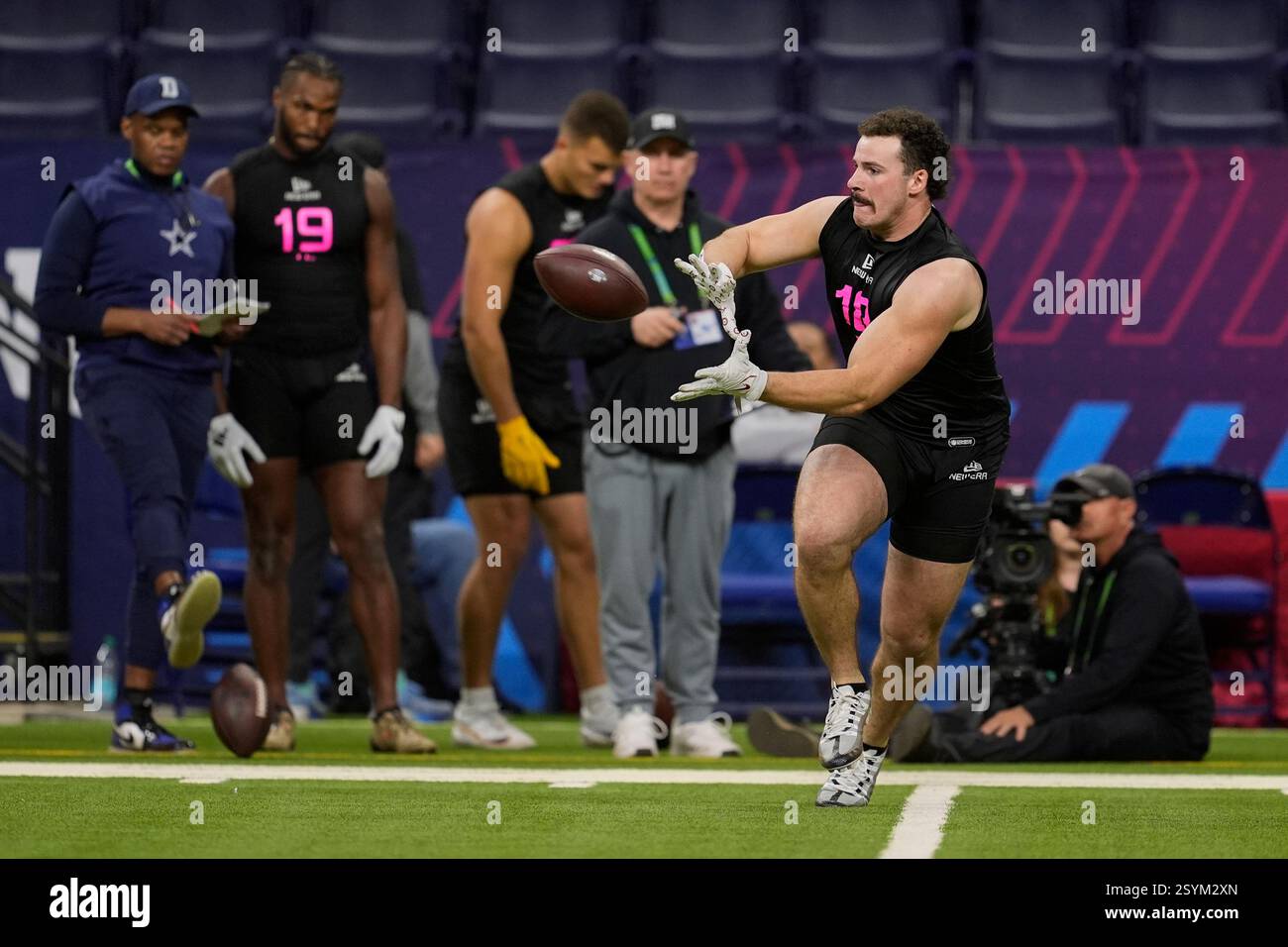 Alabama tight end Robbie Ouzts runs a drill at the NFL football ...