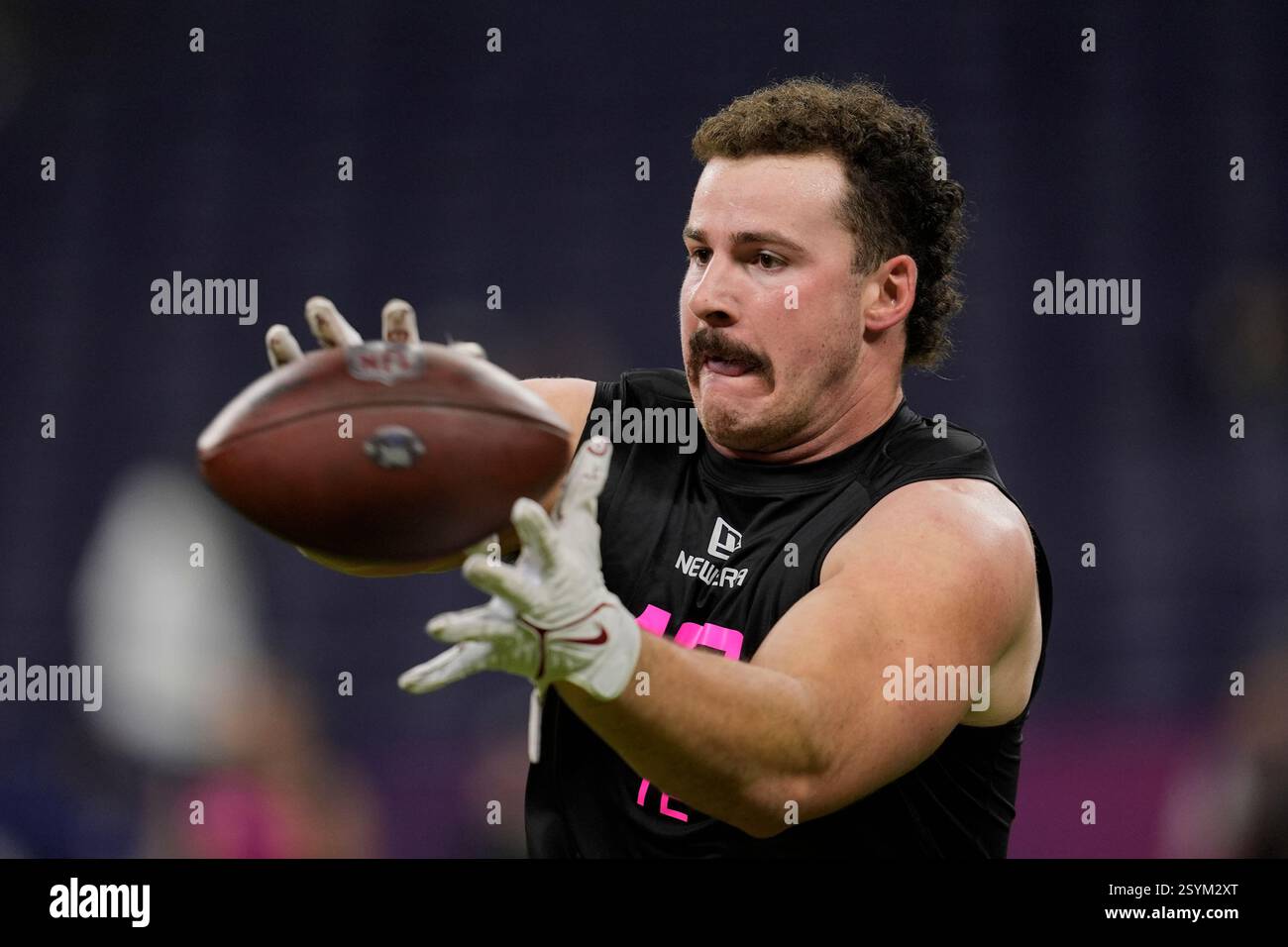 Alabama tight end Robbie Ouzts runs a drill at the NFL football ...