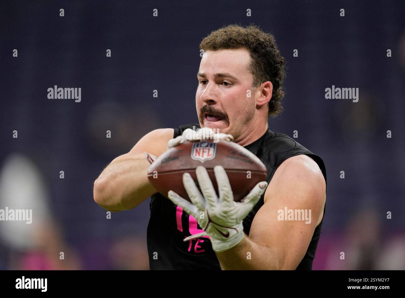 Alabama tight end Robbie Ouzts runs a drill at the NFL football ...