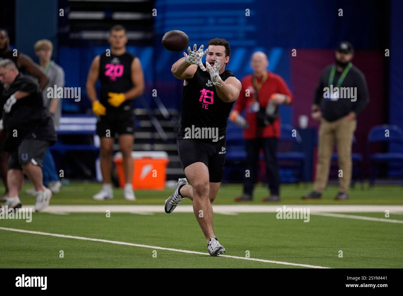 Alabama tight end Robbie Ouzts runs a drill at the NFL football ...