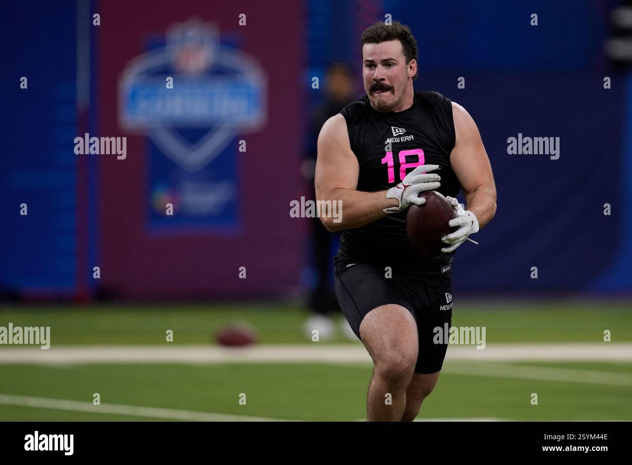 Alabama tight end Robbie Ouzts runs a drill at the NFL football ...