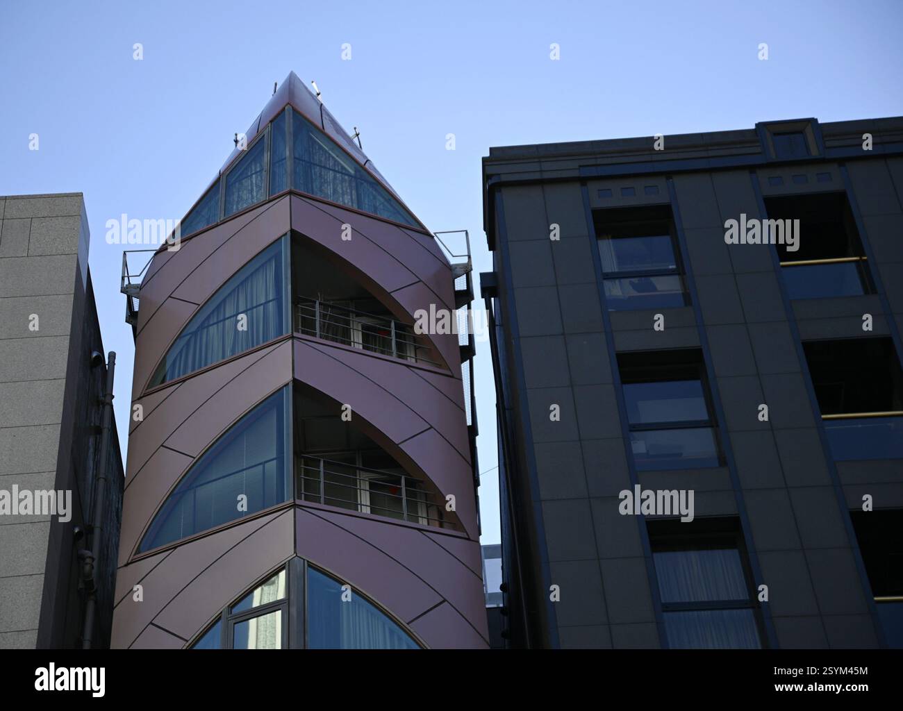 Landscape with scenic view of a modern steel and glass skyscraper ...