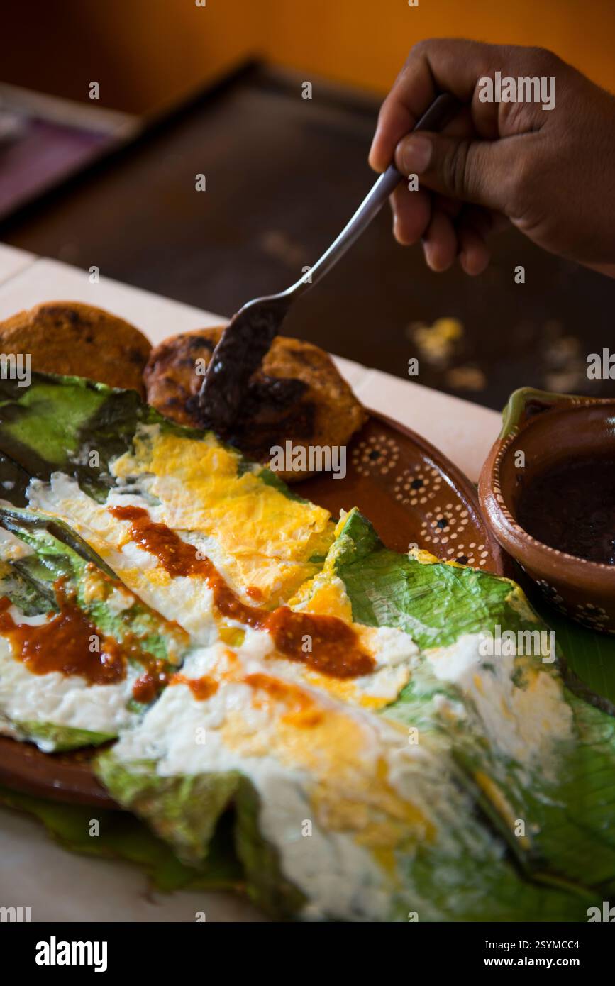 Huevo enojado a leaf cooked in an egg. Xilitla, the village where ...