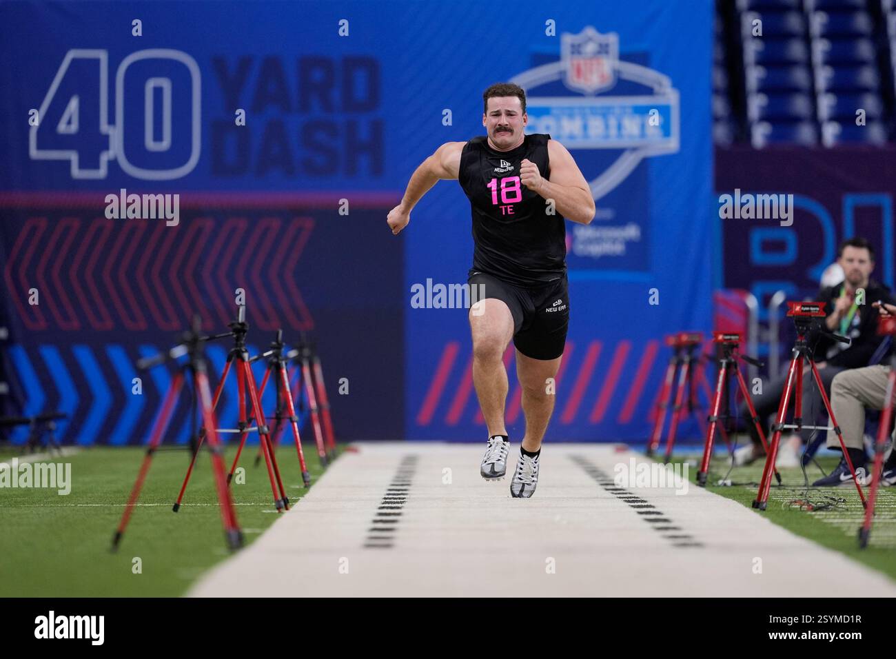 Alabama tight end Robbie Ouzts runs a drill at the NFL football ...