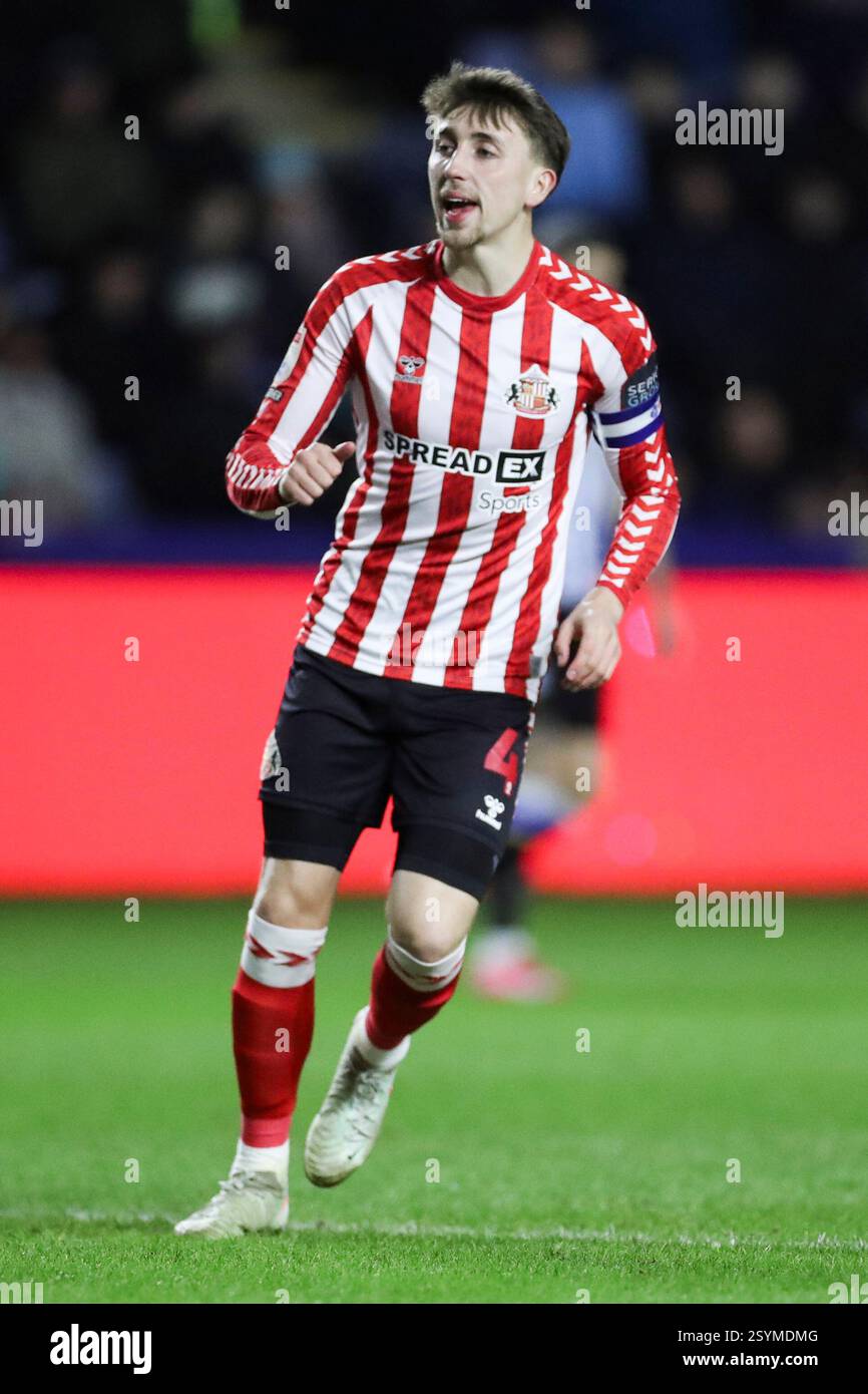 Sheffield, UK. 28th Feb, 2025. Sunderland midfielder Dan Neil (4 ...