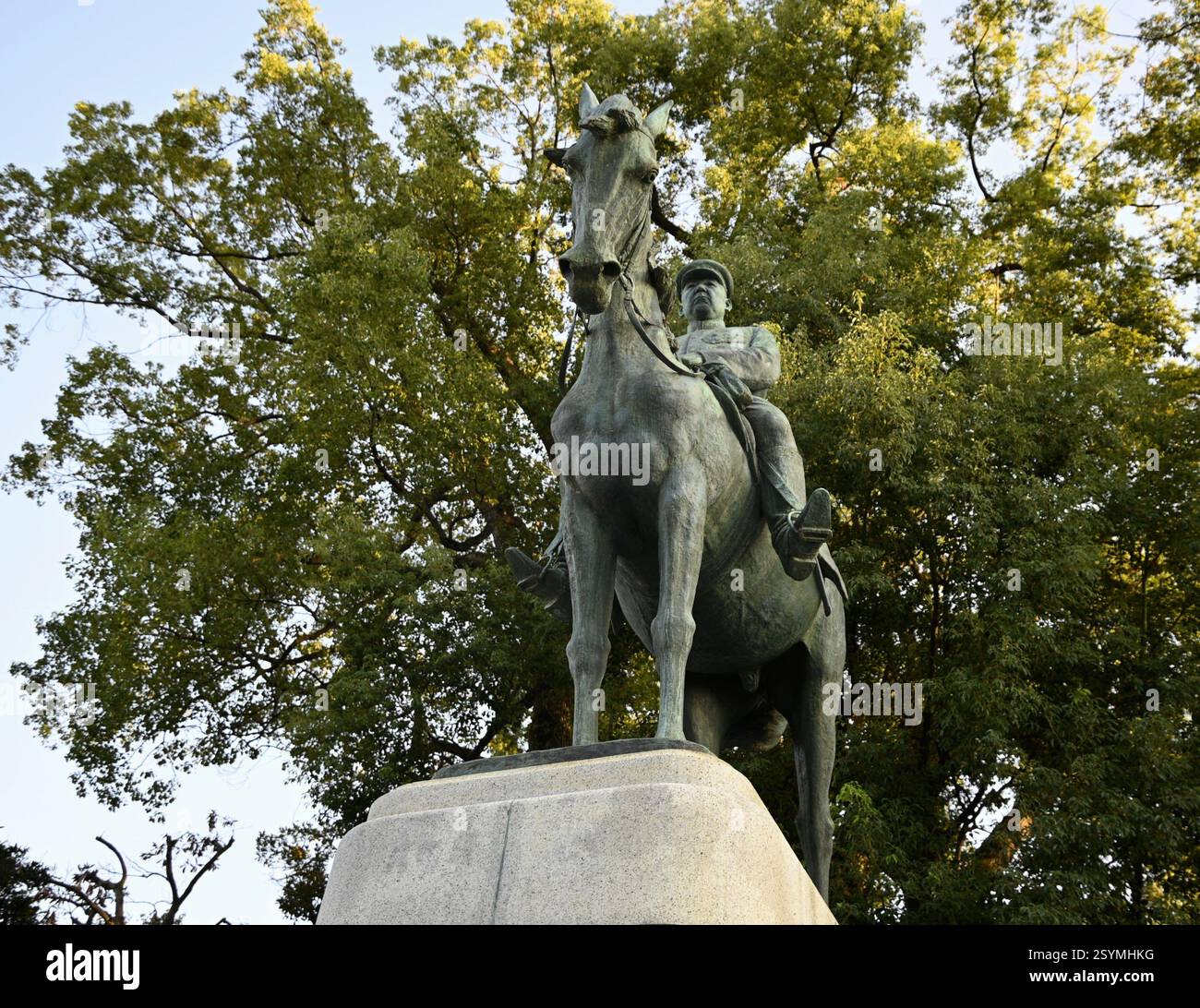 Bronze statue of General Commander and Army Minister Ōyama Iwao in ...