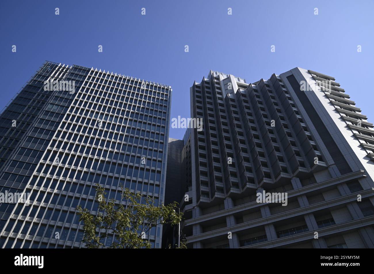Modern skyscrapers at the Tōkyō Kokusai Fōramu (Tokyo International ...