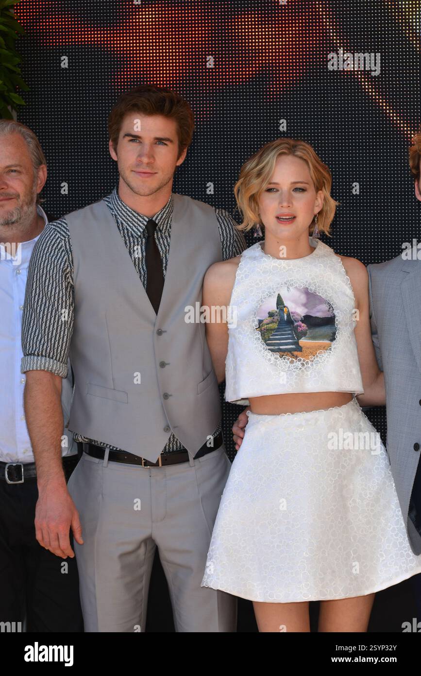 CANNES, FRANCE - MAY 17: (L-R) Liam Hemsworth, Jennifer Lawrence attend ...