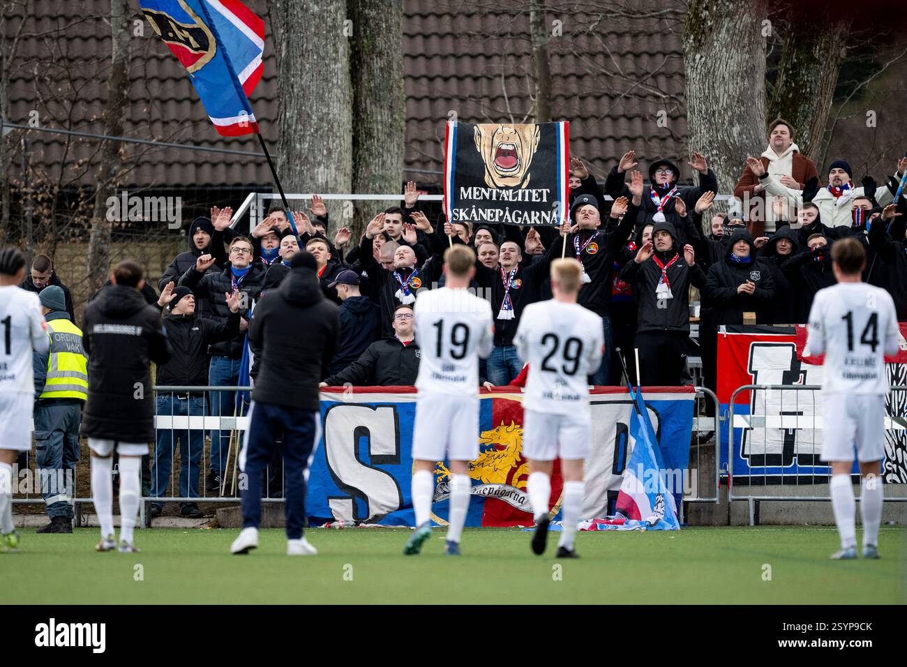 250301 Helsingborgs spelare tackar publiken efter fotbollsmatchen i ...