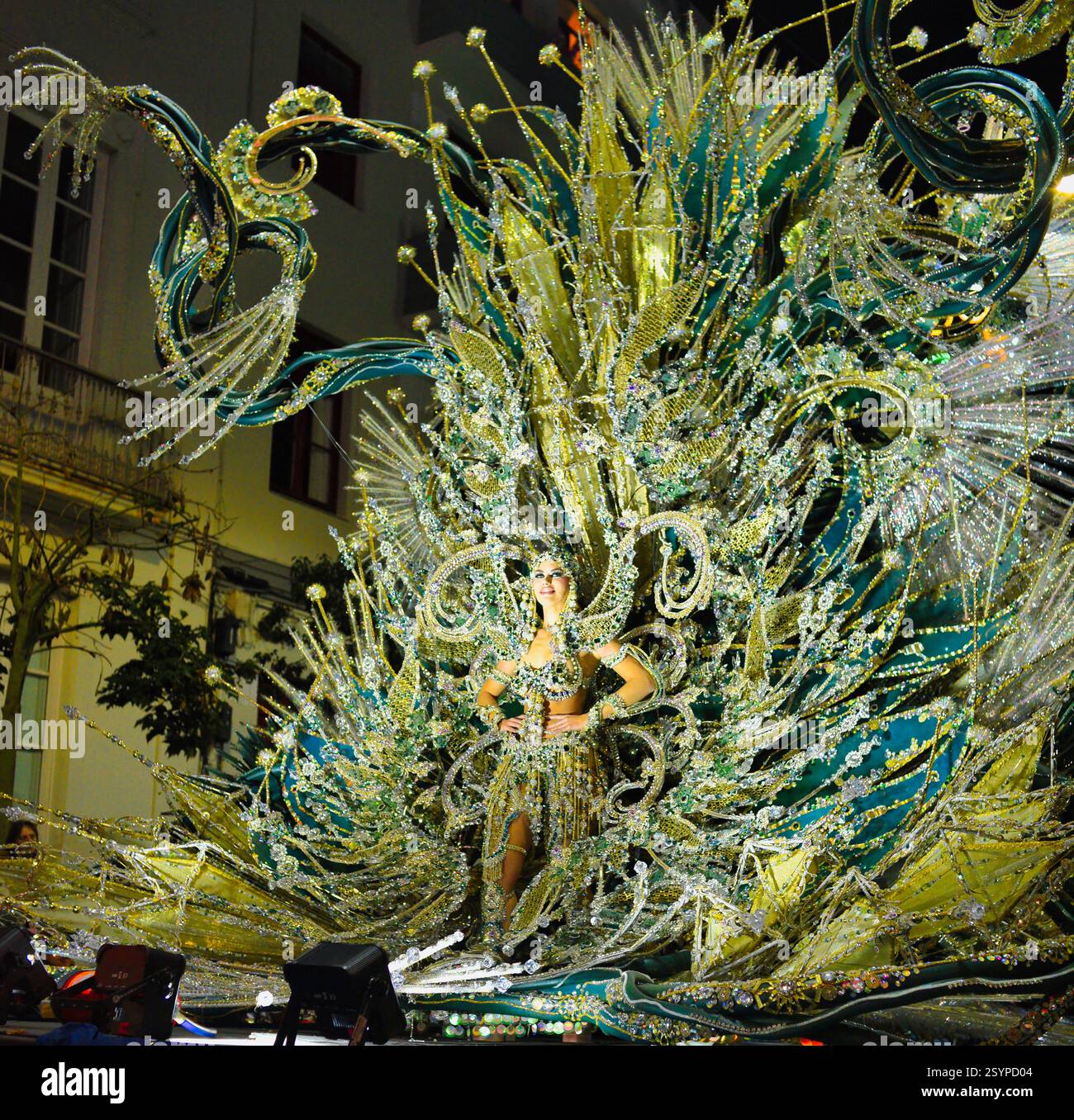 Vibrant, lively, and spectacular Opening Parade at 2025 Carnaval de ...