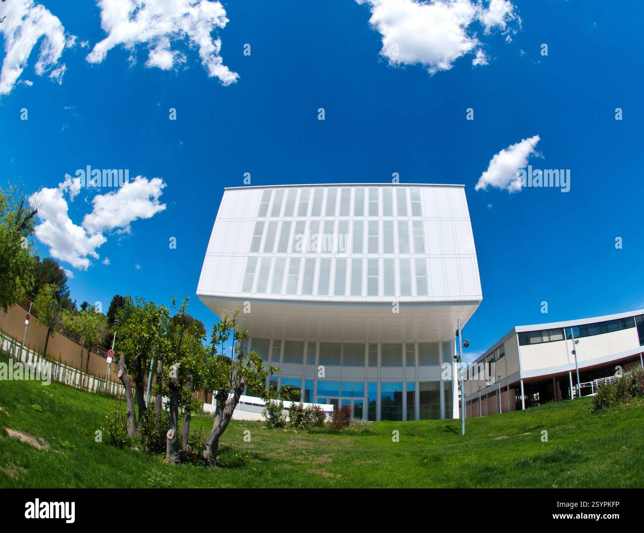Cubo blanco hi-res stock photography and images - Alamy