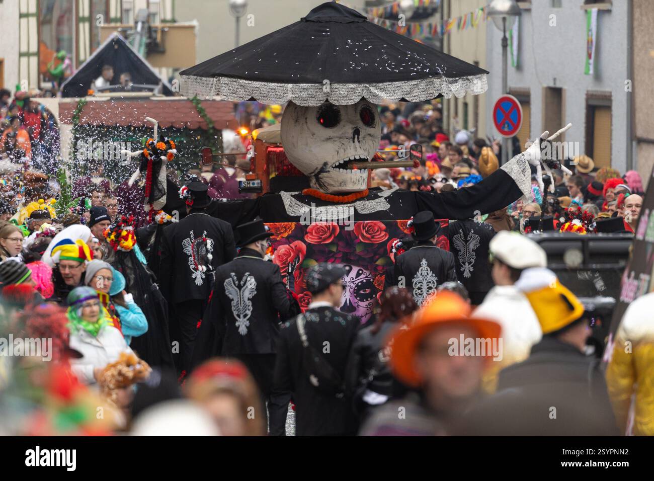 01 March 2025, Thuringia, Wasungen: Fools parade through the streets in ...