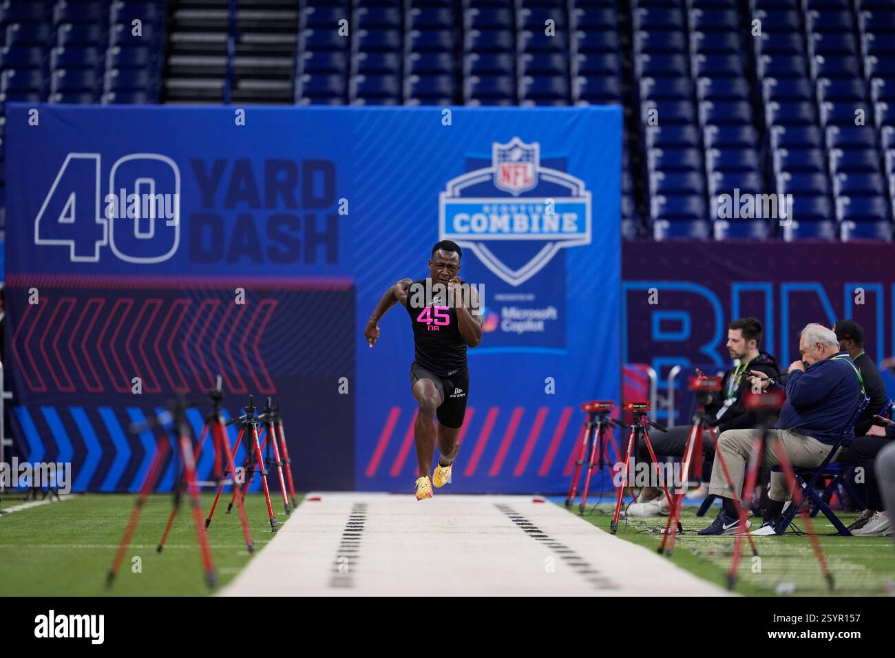 Texas defensive back Andrew Mukuba runs the 40-yard dash at the NFL ...