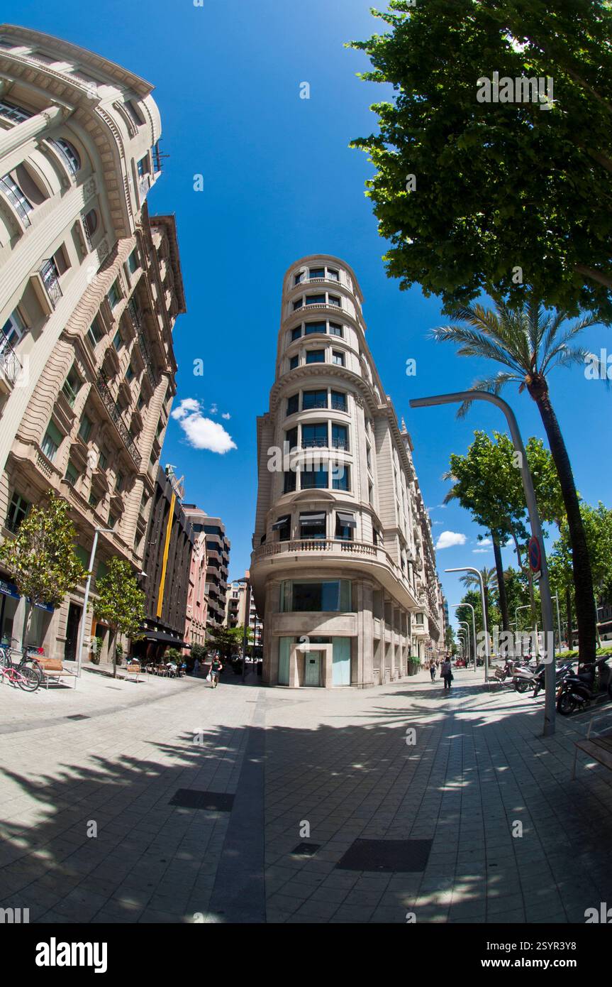 Diagonal Avenue, residential building with circular corner façade ...