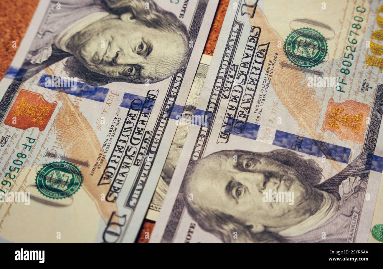 Opposite portraits of Benjamin Franklin on banknotes Stock Photo - Alamy