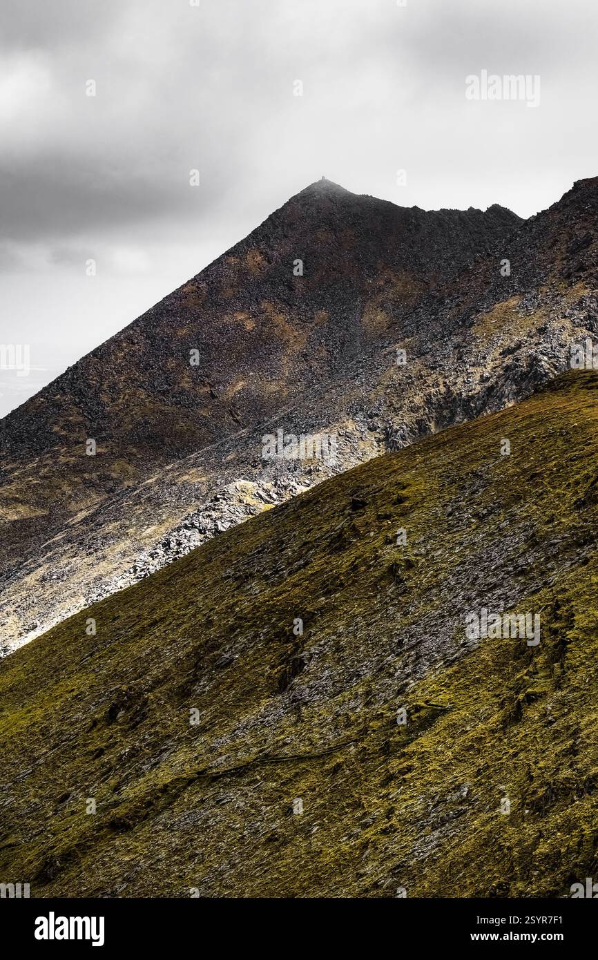 Explore the breathtaking Carrauntoohil walkway in Ireland with stunning ...