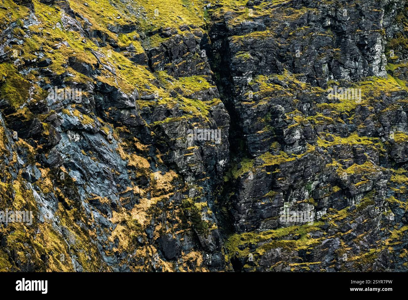 Explore the stunning Carrauntoohil walkway in Ireland surrounded by ...