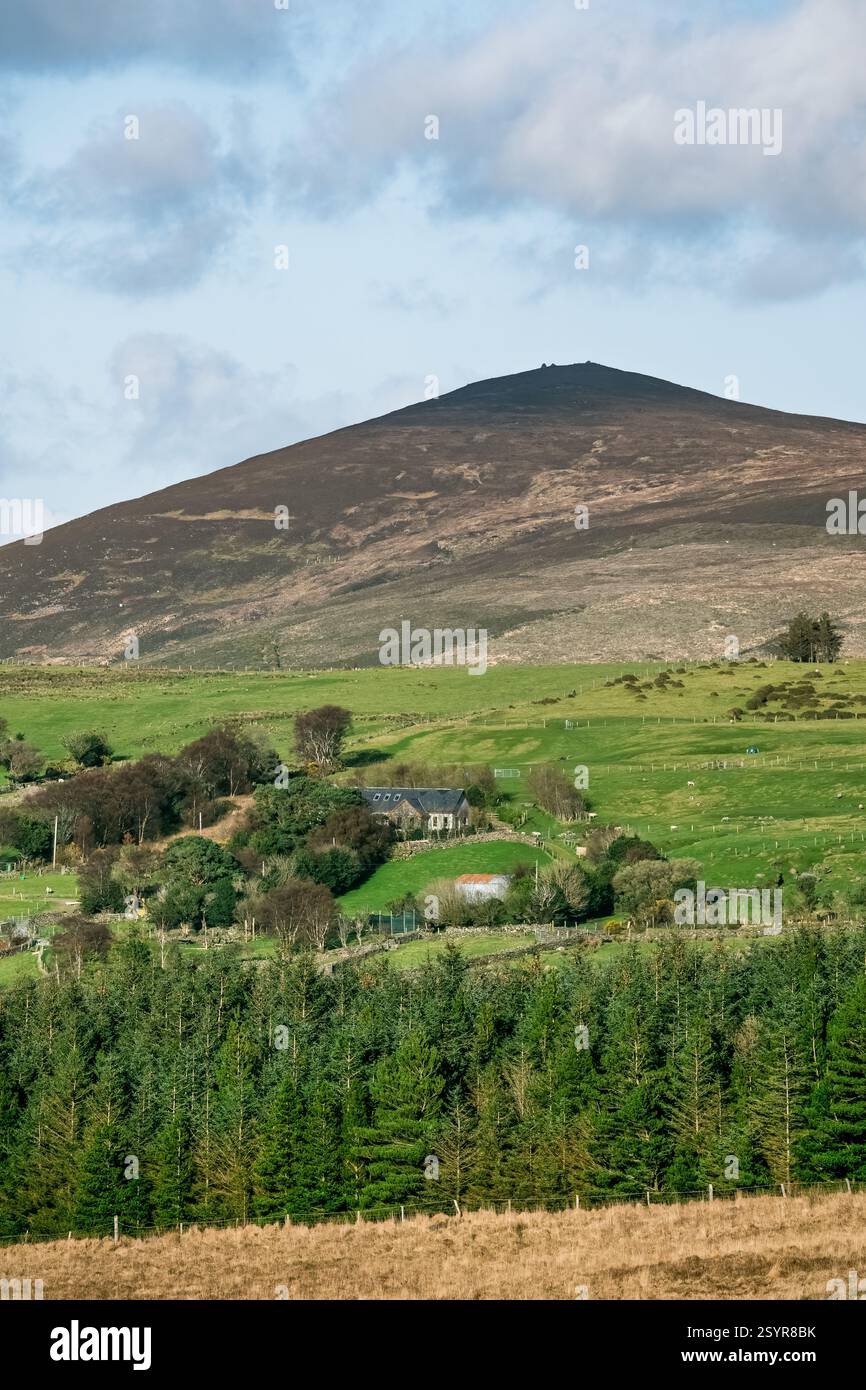 Explore the beautiful Carrauntoohil Walkway in Ireland, surrounded by ...