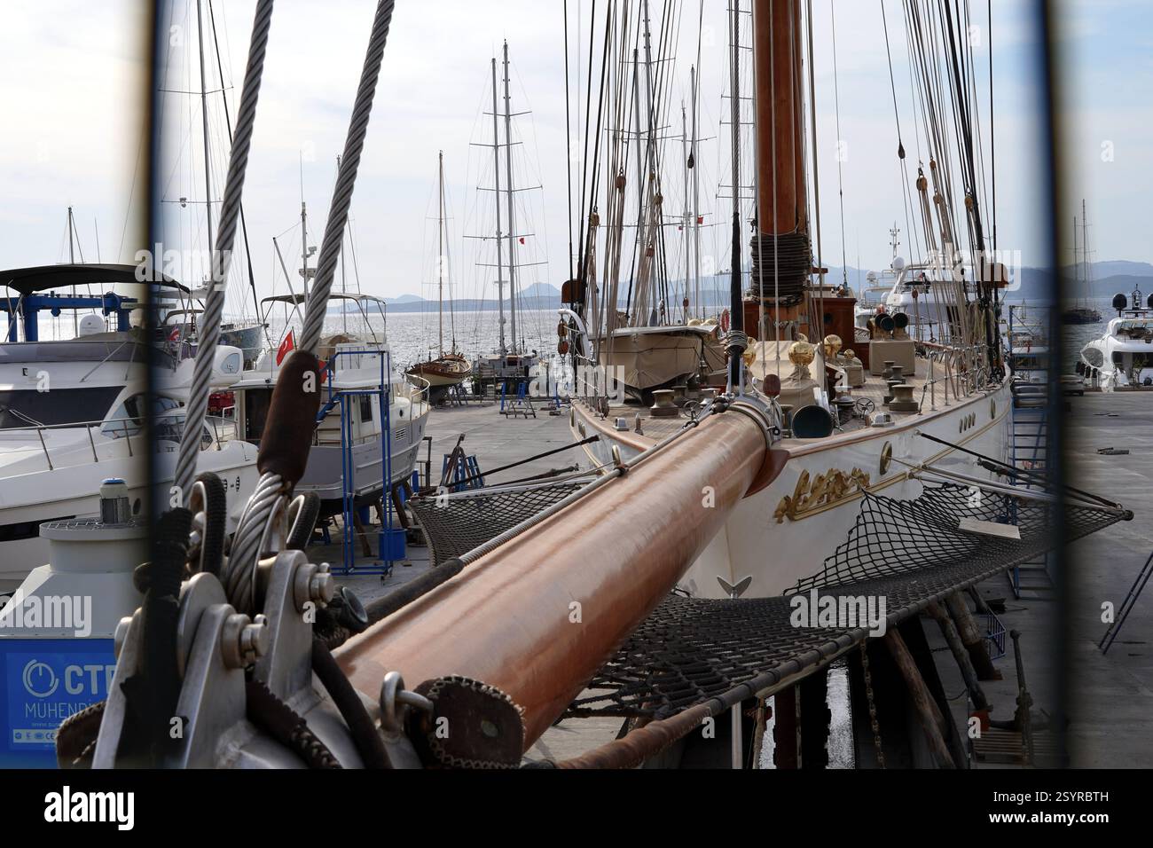 Wire mesh and white sailing vessel with bowsprit and masts in Aganlar ...