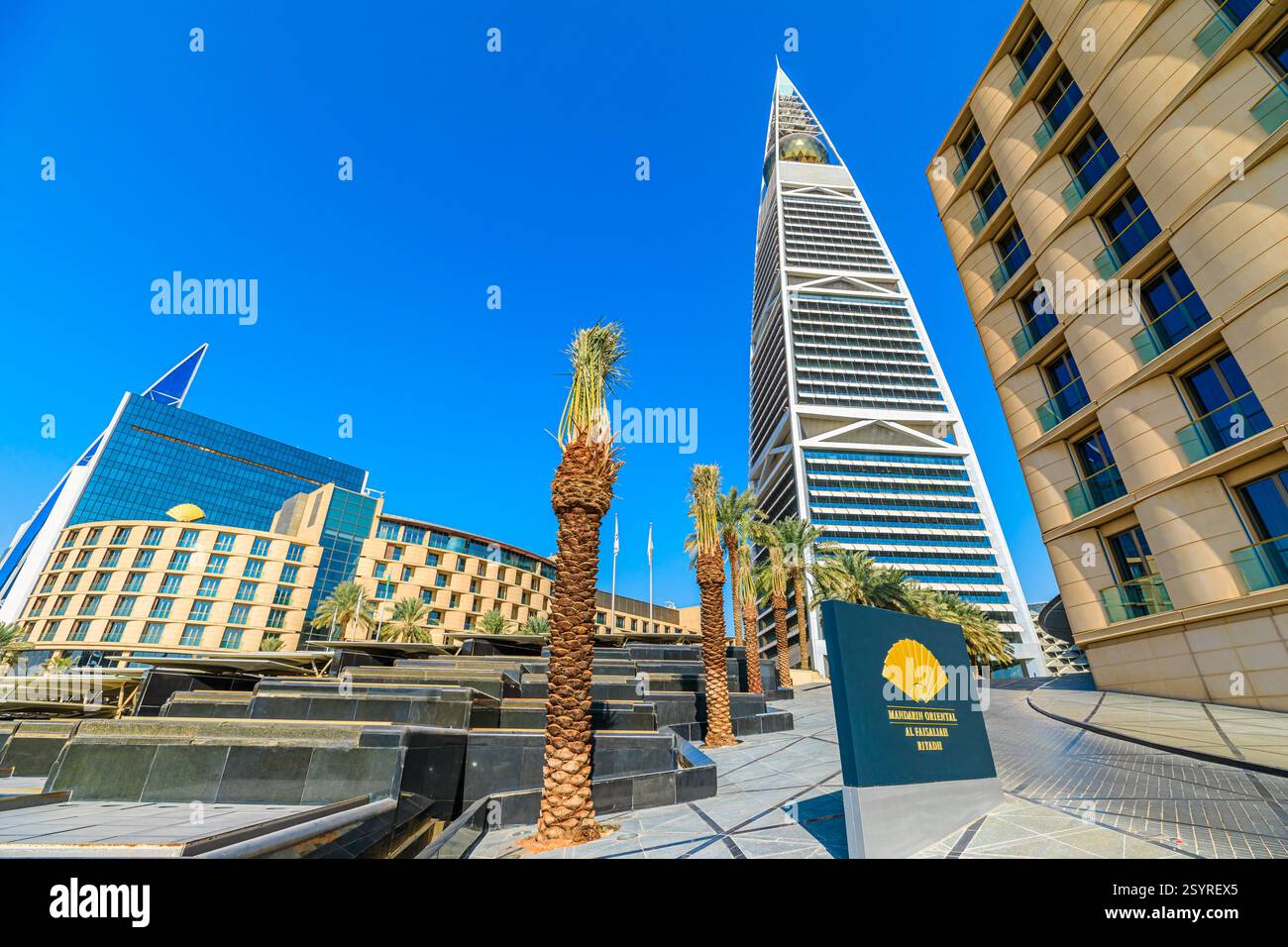 Riyadh , Saudi Arabia - Jannuary 8, 2025: Kingdom Centre skyscraper ...