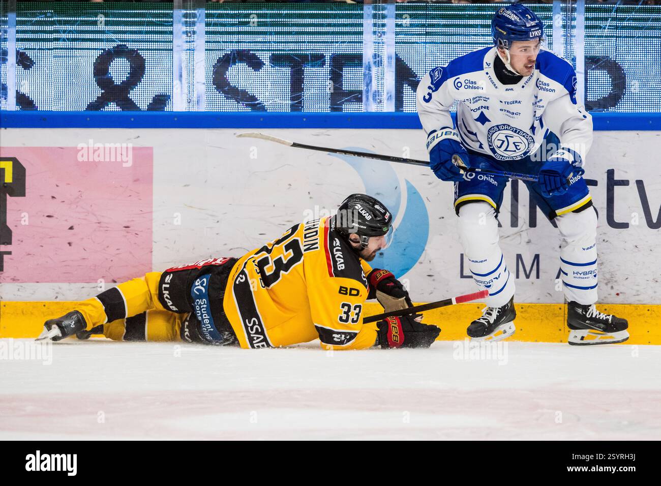 Leksand, Sverige. 01st Mar, 2025. 250301 Luleås Albin Lundin och Leksands Fred Nilsson under ...