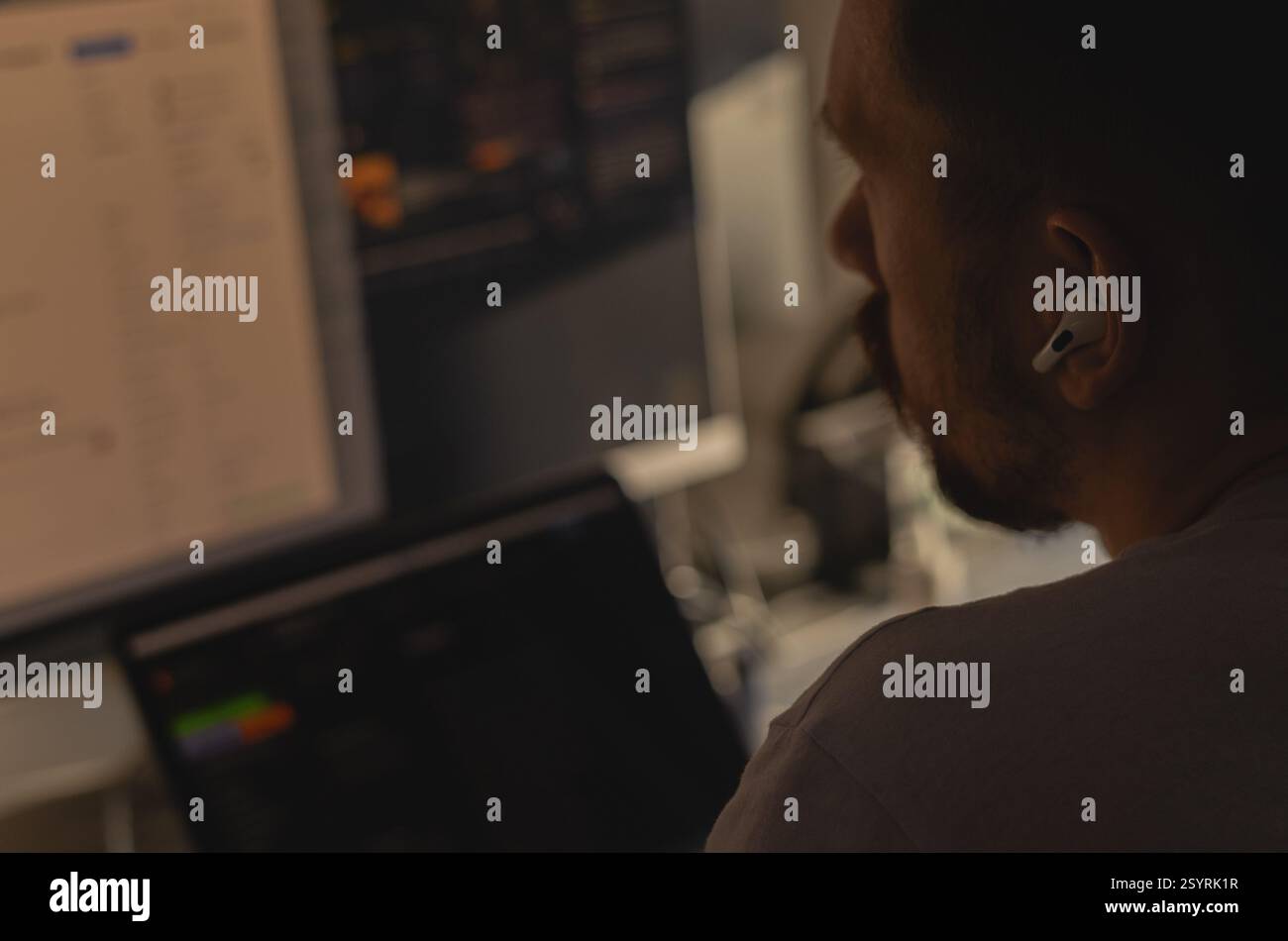 Office manager working at the computer Stock Photo - Alamy