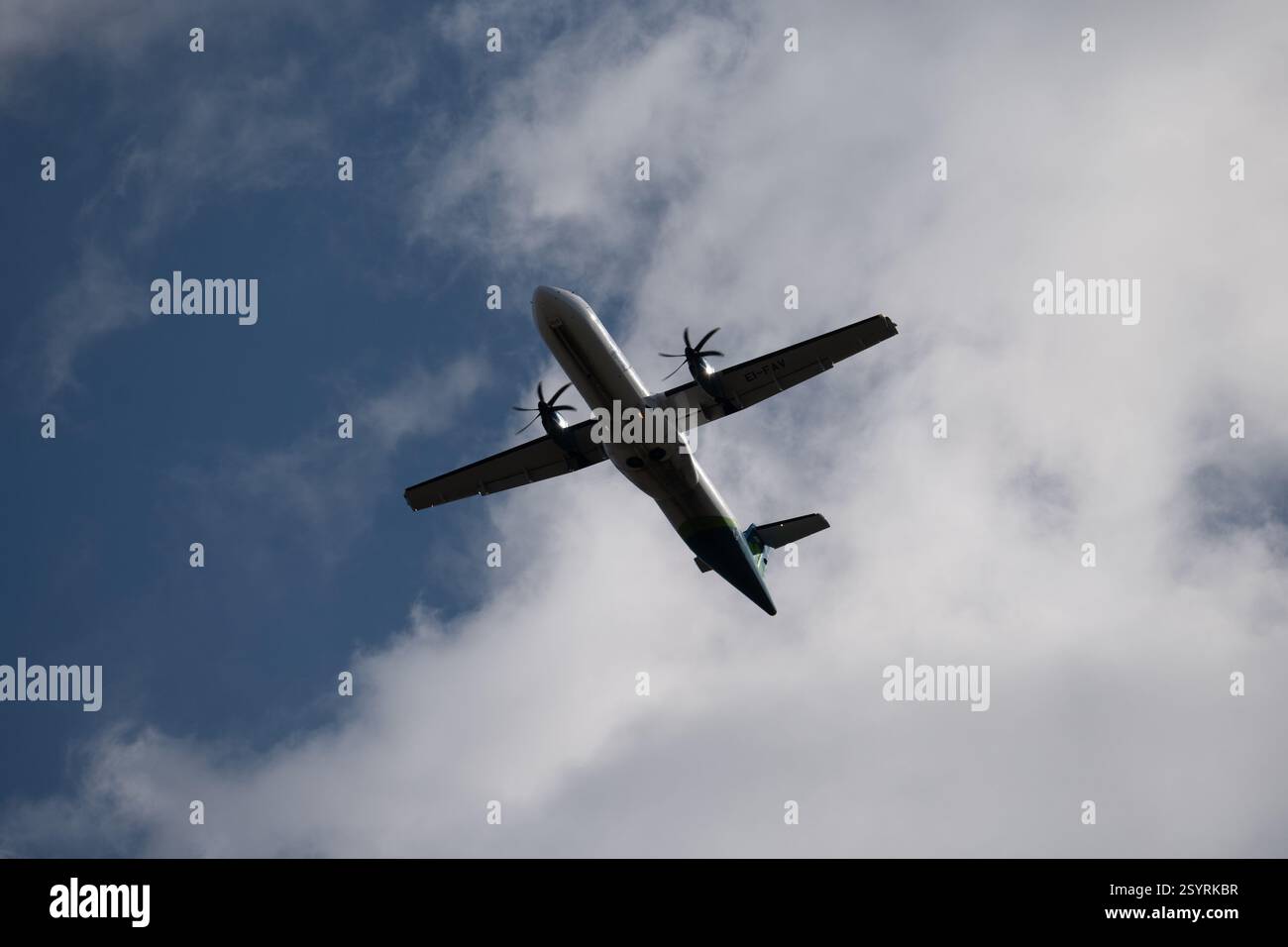 Aer Lingus Regional ATR 72-600 taking off at Birmingham Airport, UK (EI ...