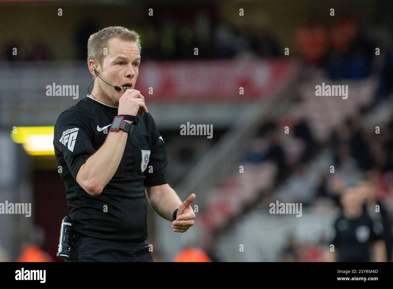 Referee Gavin Ward during the Sky Bet Championship match between ...