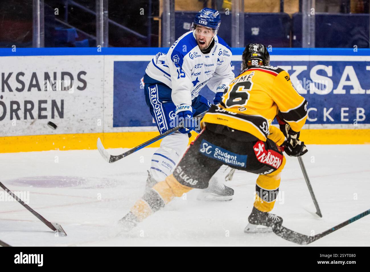 Leksand, Sverige. 01st Mar, 2025. 250301 Leksands Max Veronneau under ishockeymatchen i SHL ...