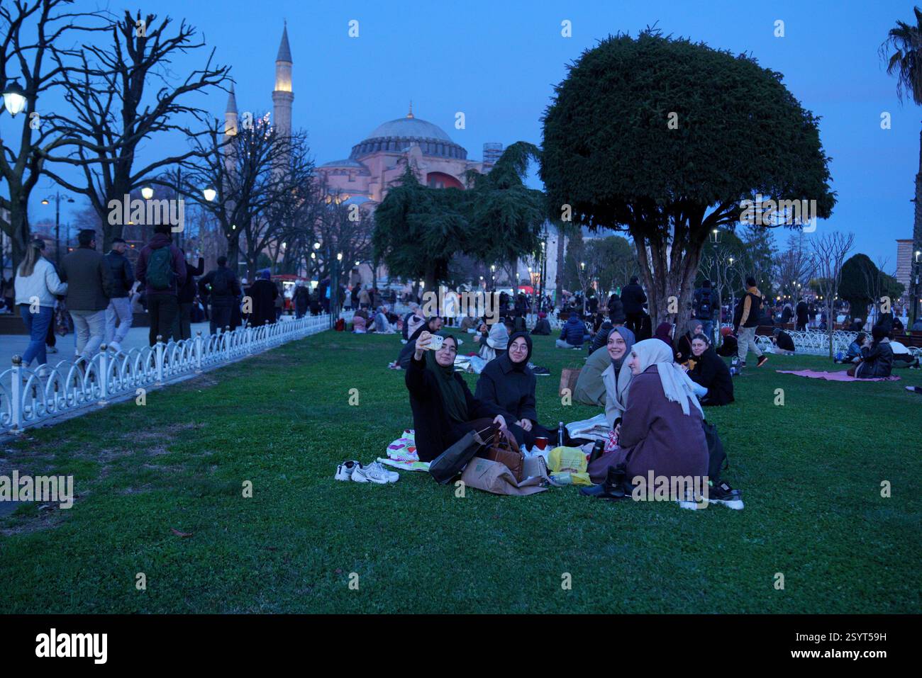 Fatih, Istanbul, Turkey. 1st Mar, 2025. Muslims share fast-breaking ...