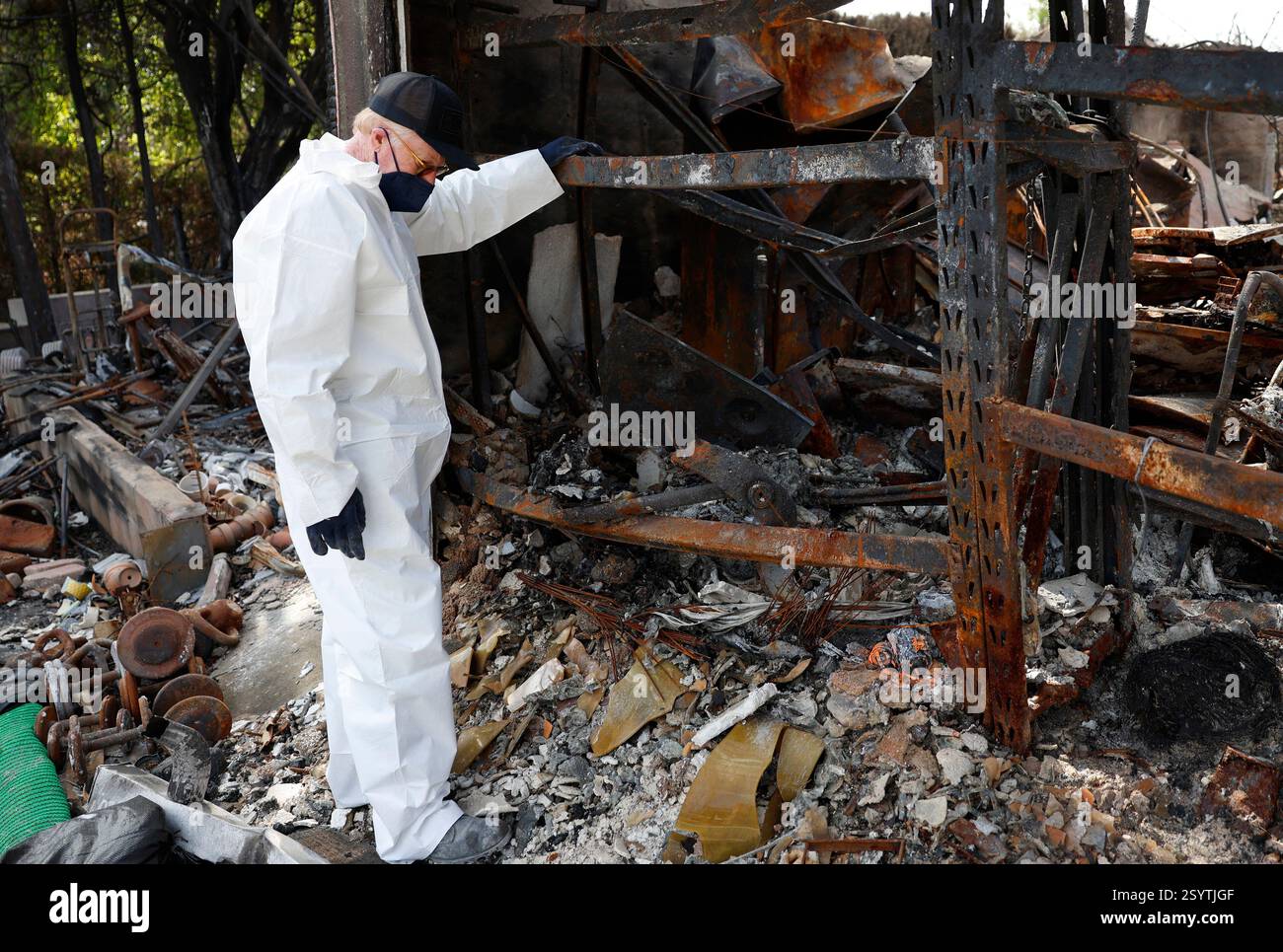 Los Angeles, United States. 28th Feb, 2025. Home owner Robert Reiff ...