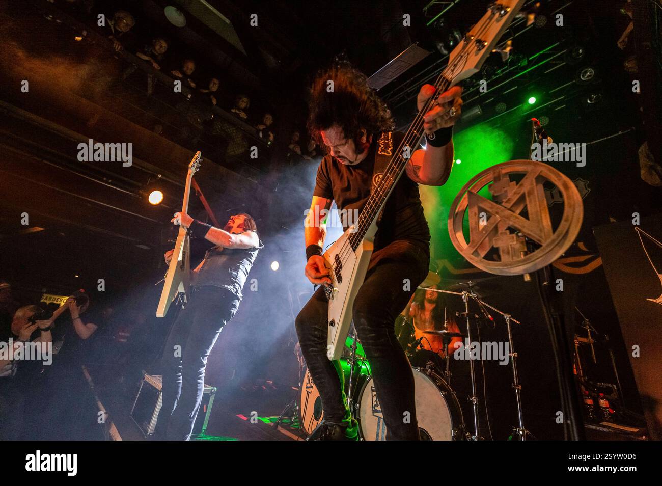 Jarvis Leatherby und Jarvis Leatherby von Night Demon live bei einem ...