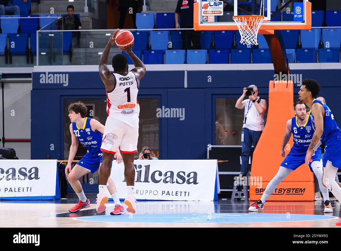 Giddy Potts (Wegreenit Urania Basket Milano) 3 points shoot during ...