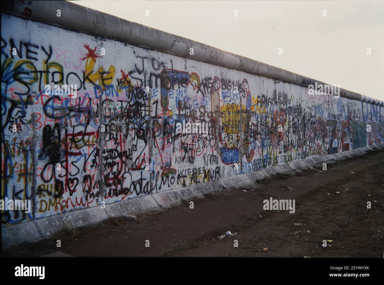 Berliner Mauer DEU, 20240101, Aufnahme Berlin,1989 Berliner Mauer ...