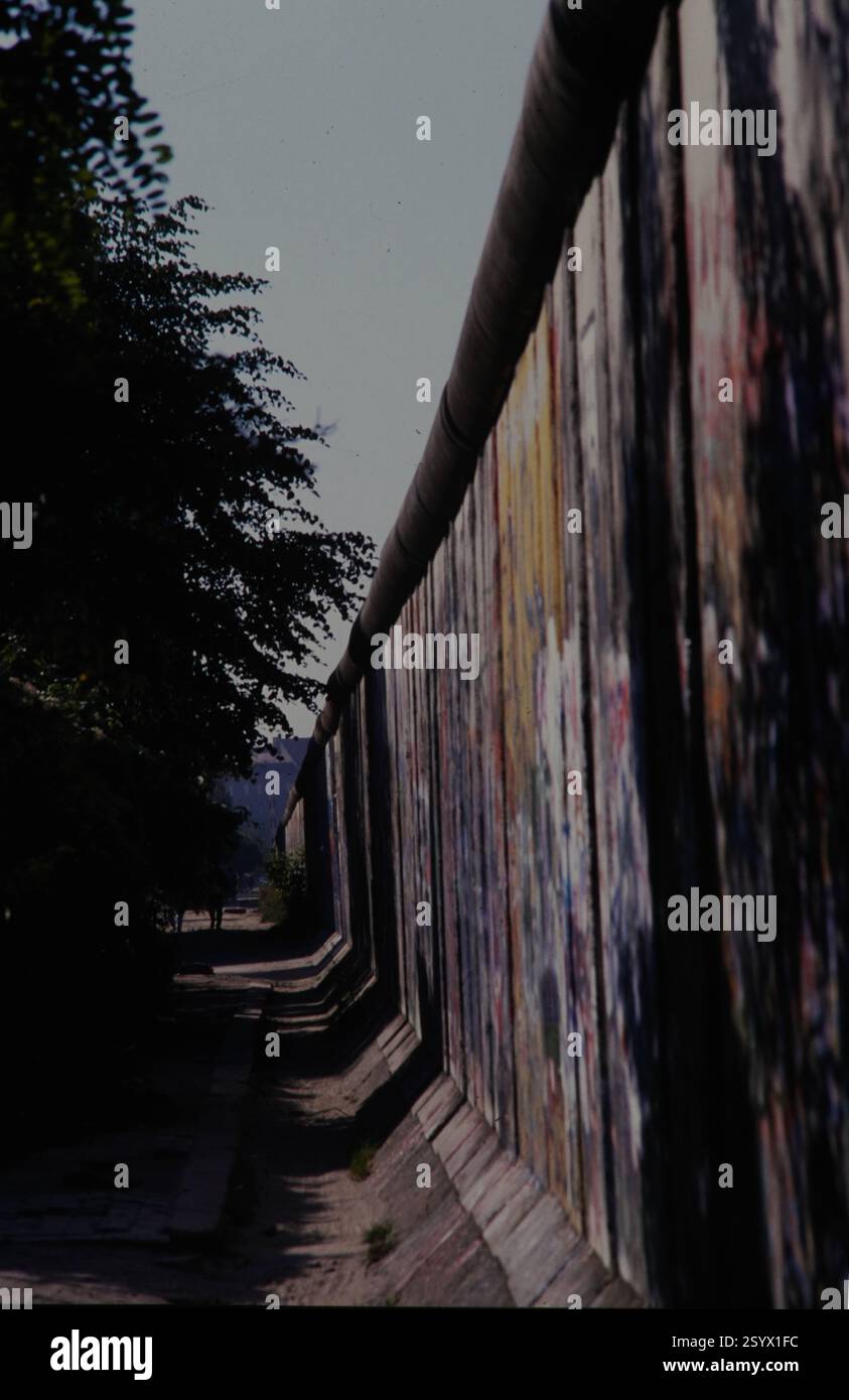 Berliner Mauer DEU, 20240101, Aufnahme Berlin,1989 Berliner Mauer ...