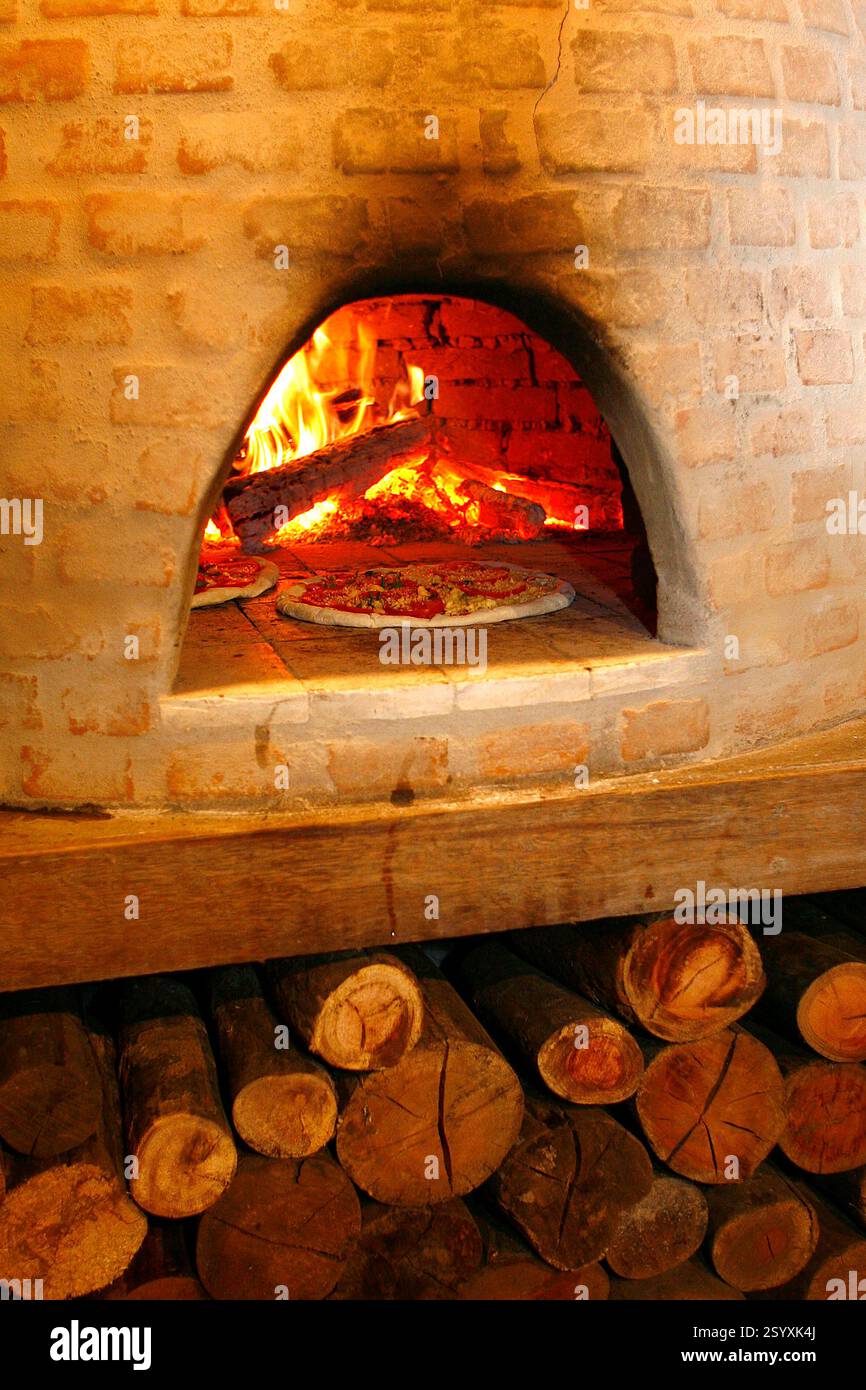 Traditional Italian pizza woodfired stone oven Stock Photo - Alamy