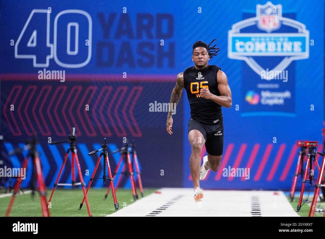 Texas wide receiver Isaiah Bond runs the 40-yard dash at the NFL ...
