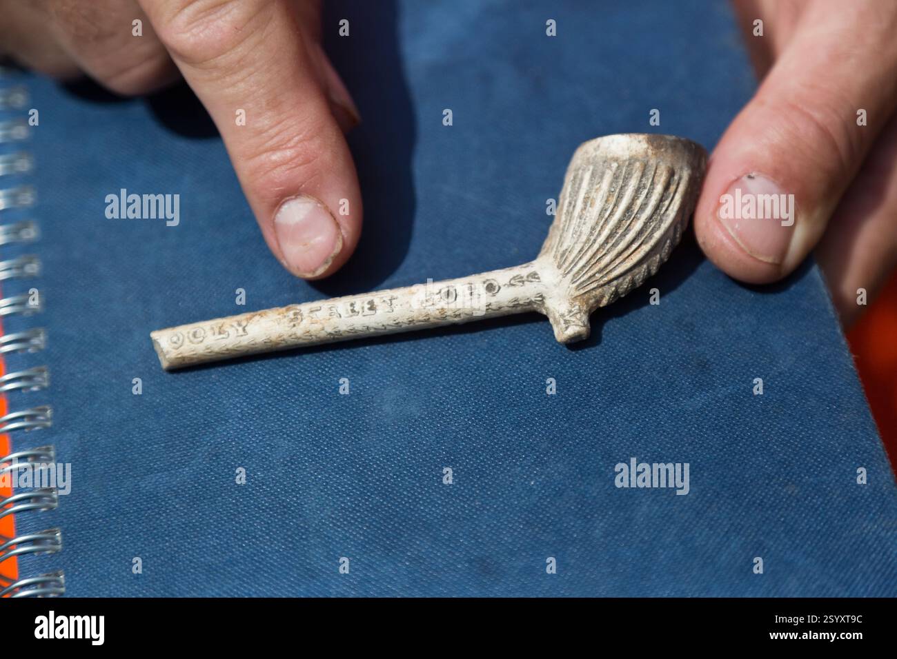 Clay pipe hi-res stock photography and images - Alamy