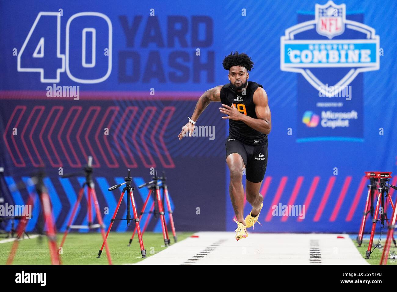 Oregon wide receiver Traeshon Holden runs the 40-yard dash at the NFL ...