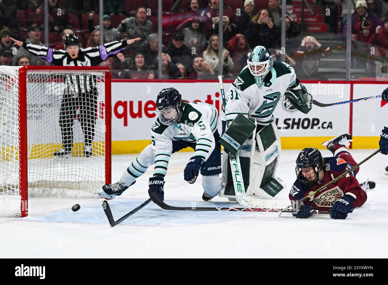 MONTREAL, QC - MARCH 01: Montreal Victoire forward Laura Stacey (7 ...