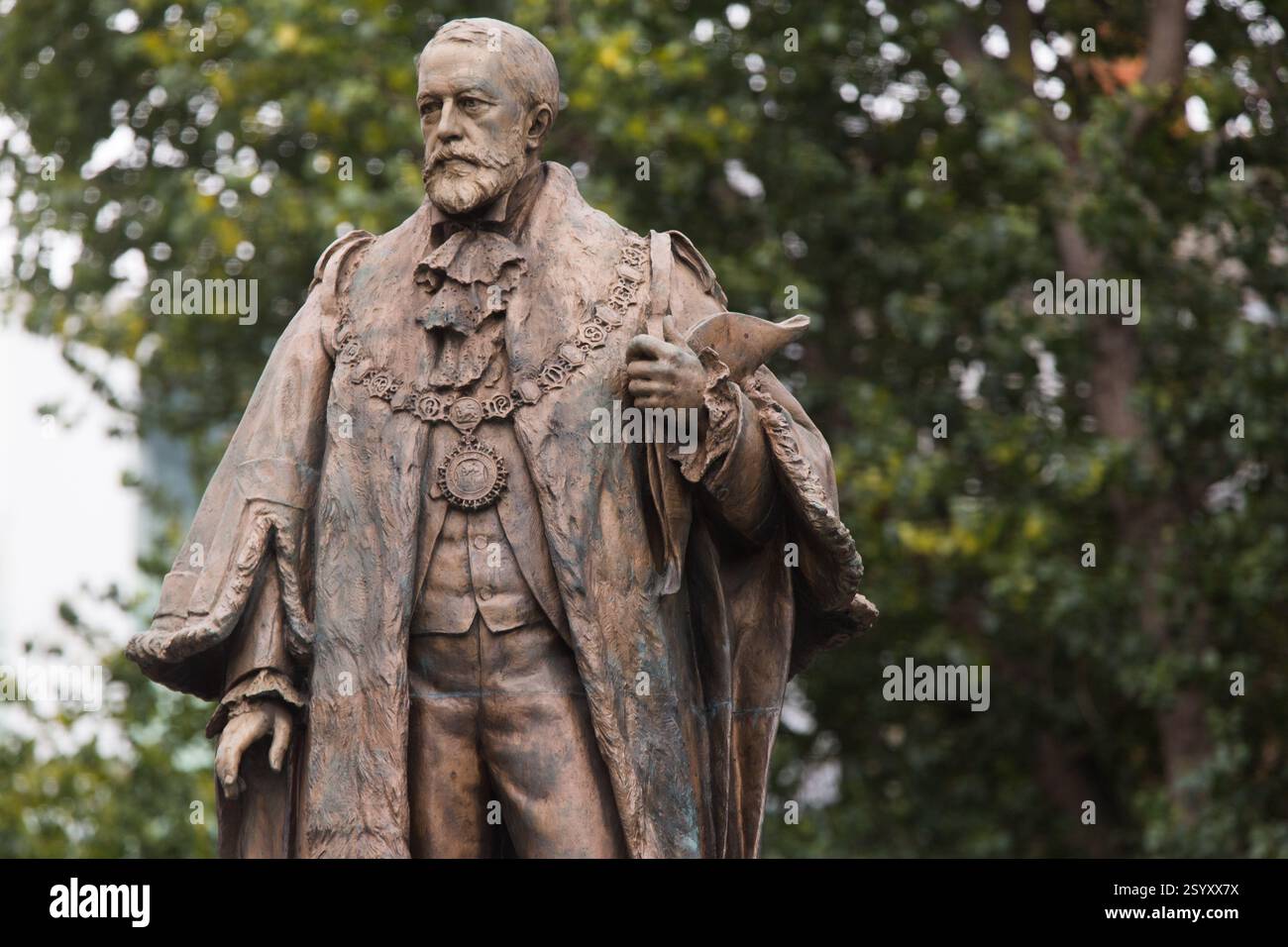 Statue of ernest bevin hi-res stock photography and images - Alamy