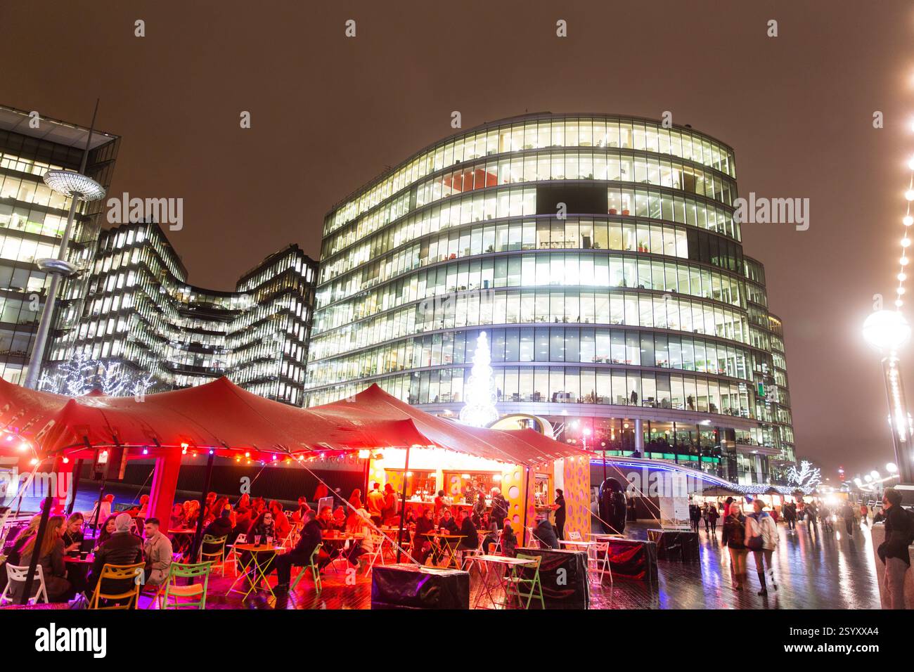 Festive london atmosphere hi-res stock photography and images - Alamy