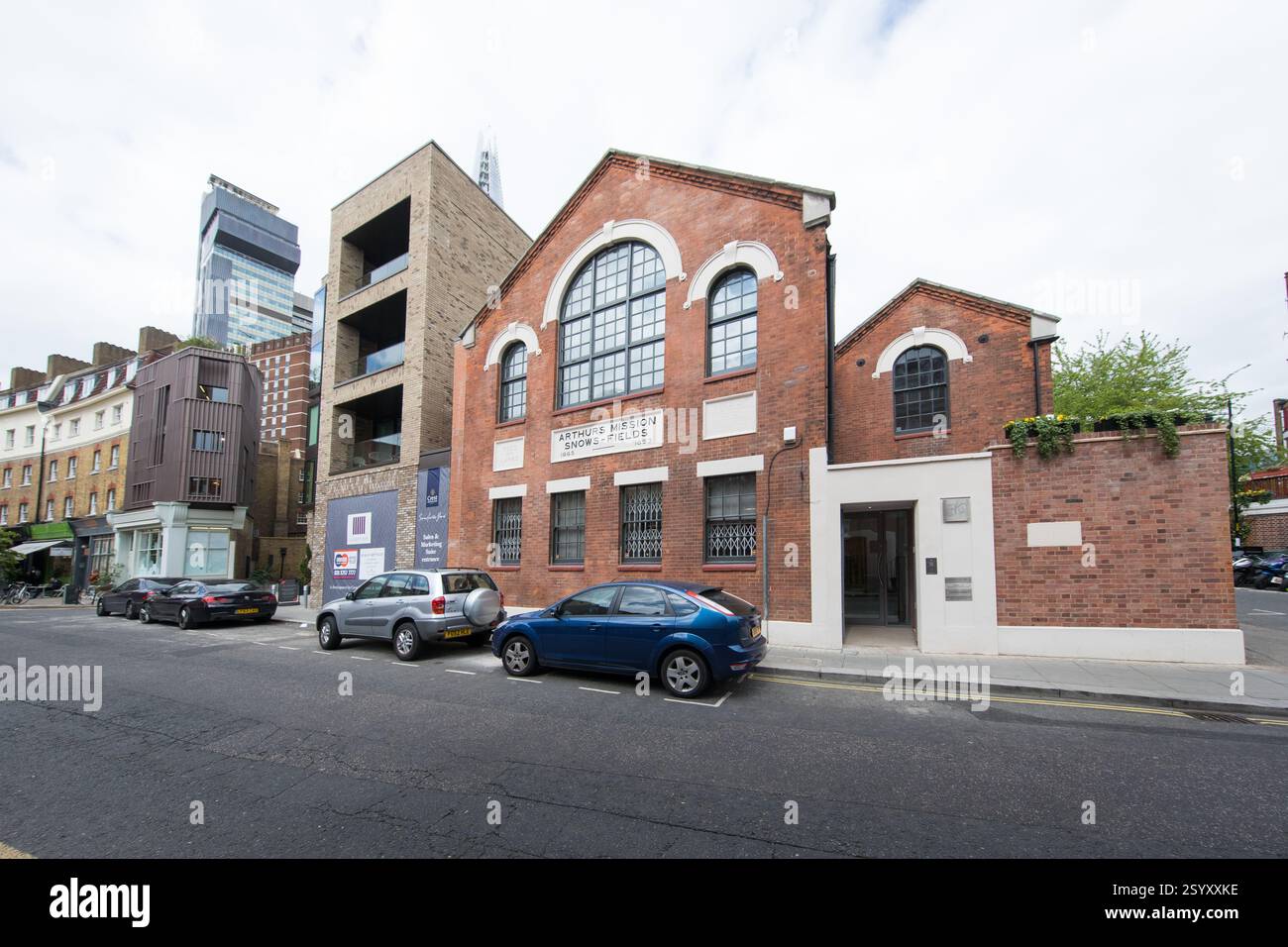 Cars parked outside Arthur's Mission, Snows-Fields (1865-1893 Stock ...