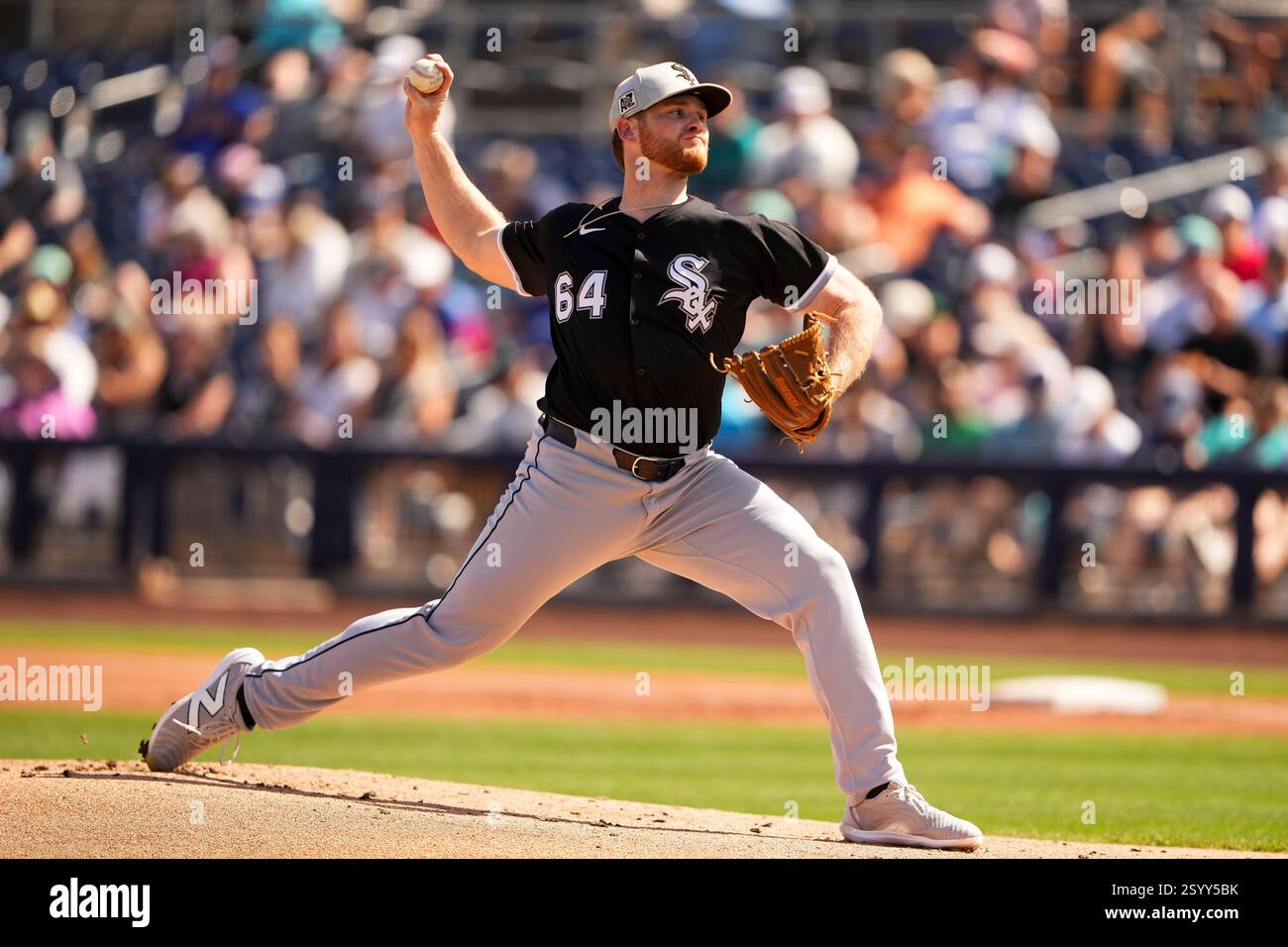 Chicago White Sox starting pitcher Shane Smith throws against the ...