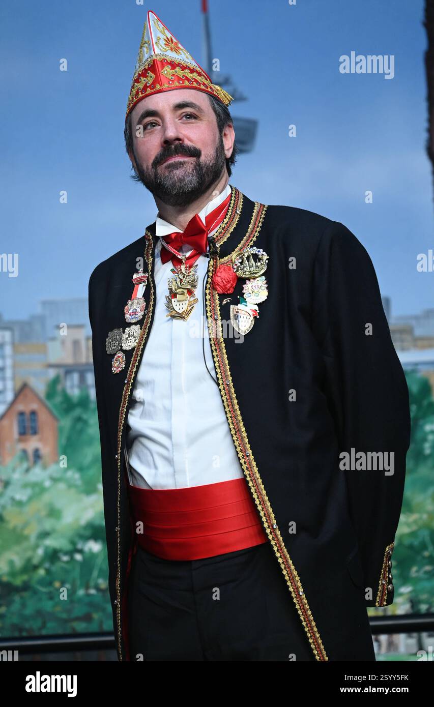 Der Zugleiter des Rosenmontagszug Marc Michelske - beim Richtfest zum ...