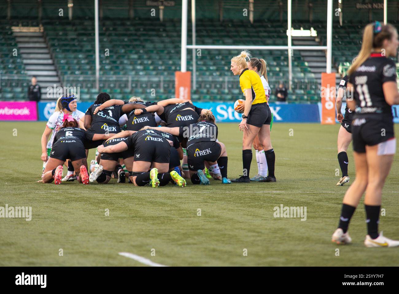 London, UK, 1st March 2025 Referee Holly Wood instructs the scrum as ...