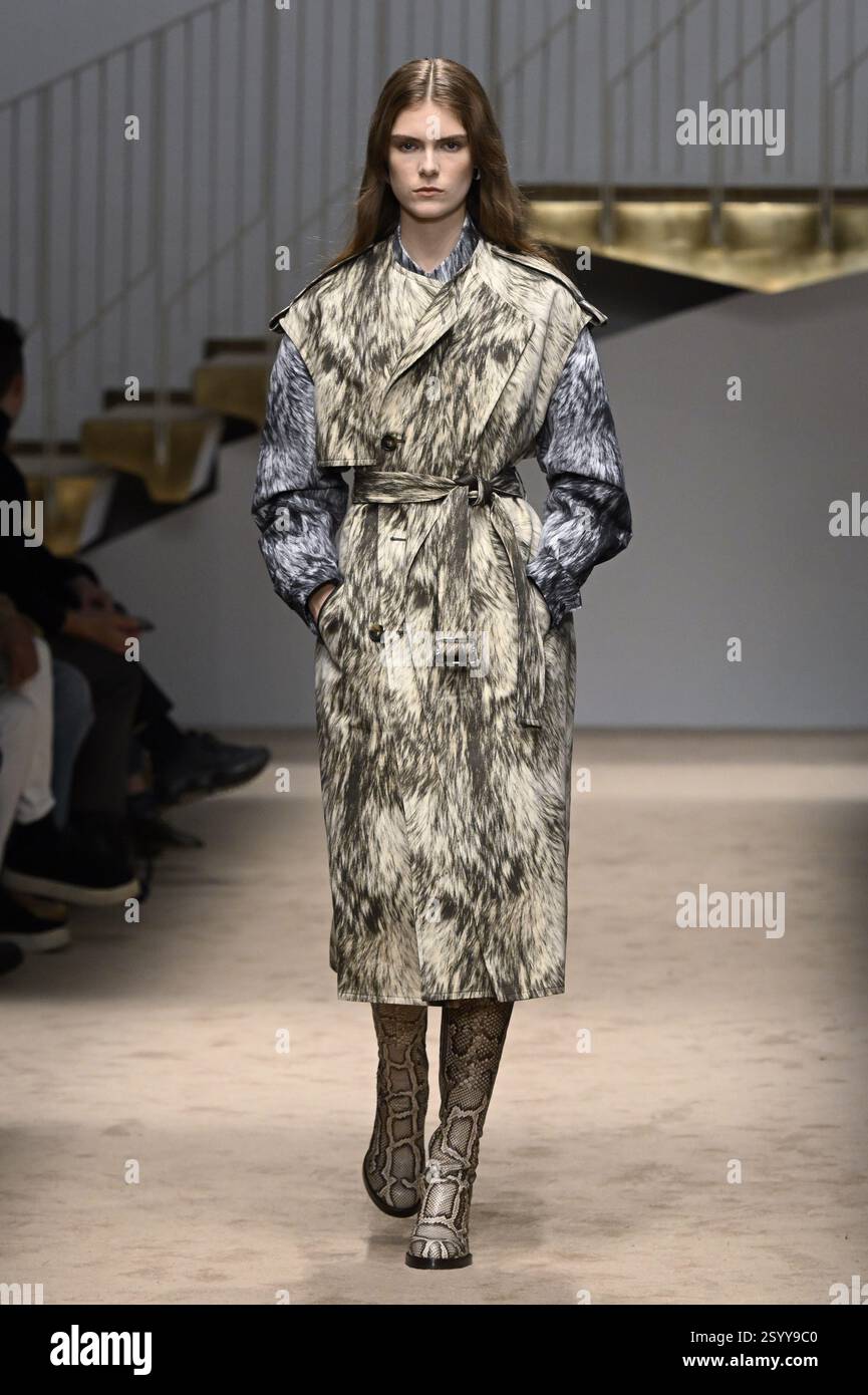 Model Anna Robinson walks on the runway during the Tods Ready to Wear ...